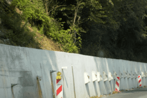 85 Creative Ideas for Landscaping a Slope on a Budget